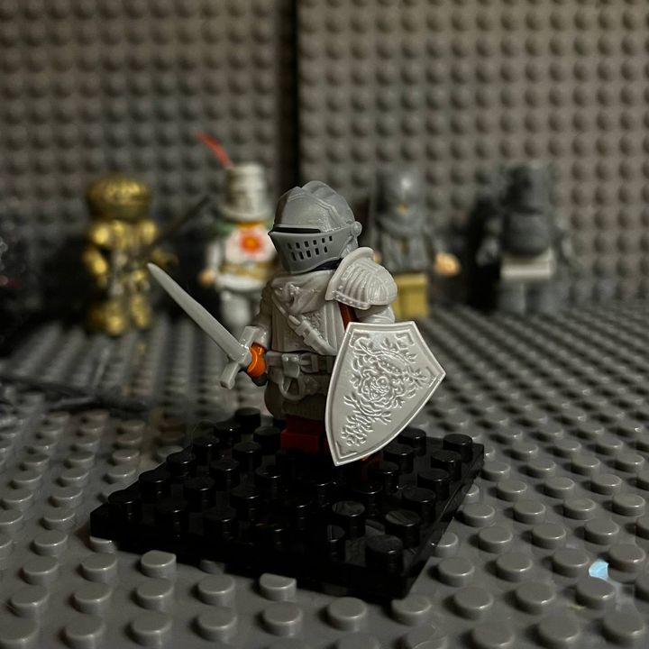 3D Printable ELITE KNIGHT FROM DARK SOULS LEGO CUSTOM SET by Gabriel Garcia