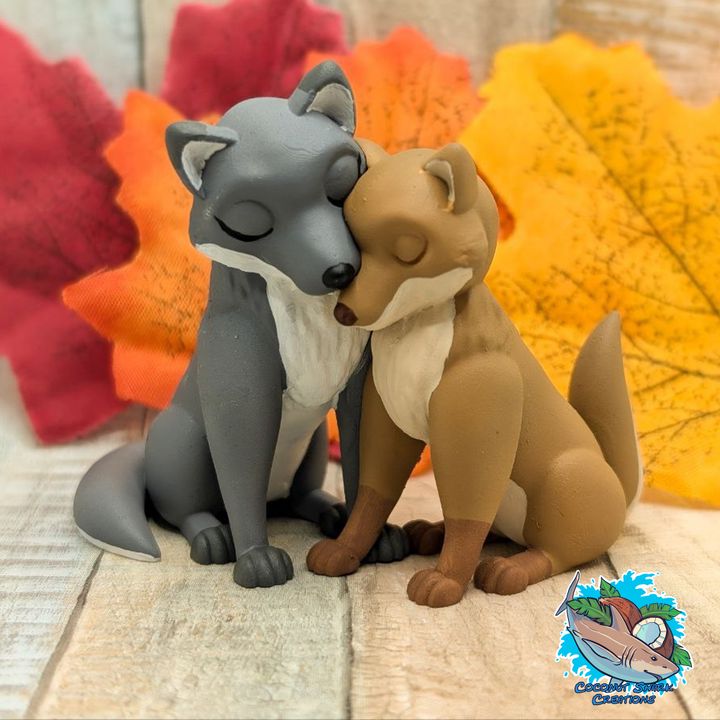 3D Printable Cuddling Wolves by Kisumi