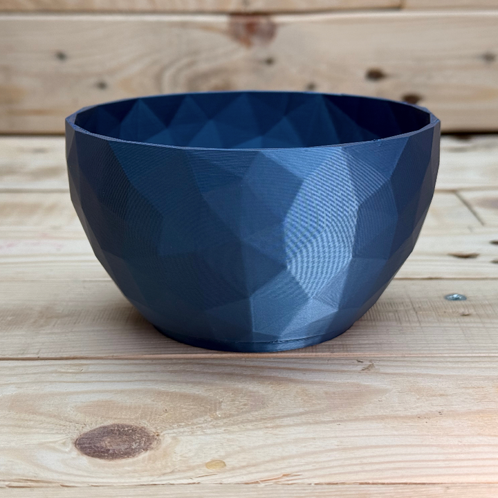 3D Printable Low Poly Bowls (2 sizes) by ENIQUE3D