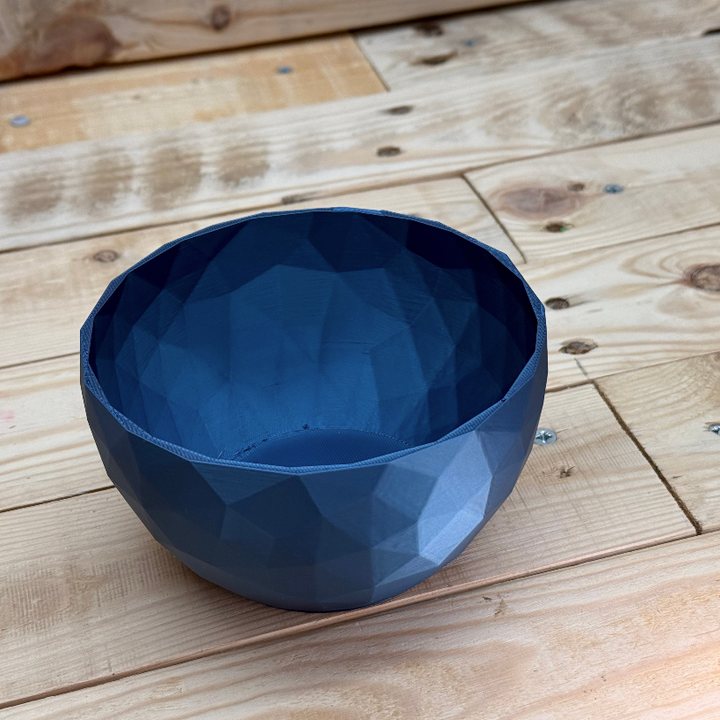 3D Printable Low Poly Bowls (2 sizes) by ENIQUE3D