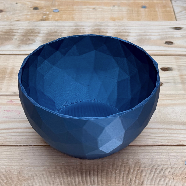 3D Printable Low Poly Bowls (2 sizes) by ENIQUE3D