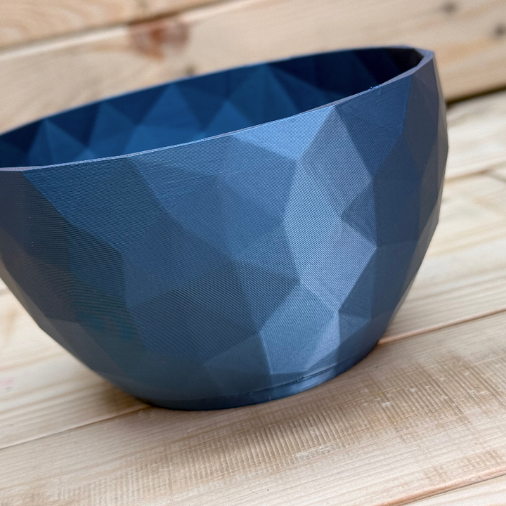 3D Printable Low Poly Bowls (2 sizes) by ENIQUE3D