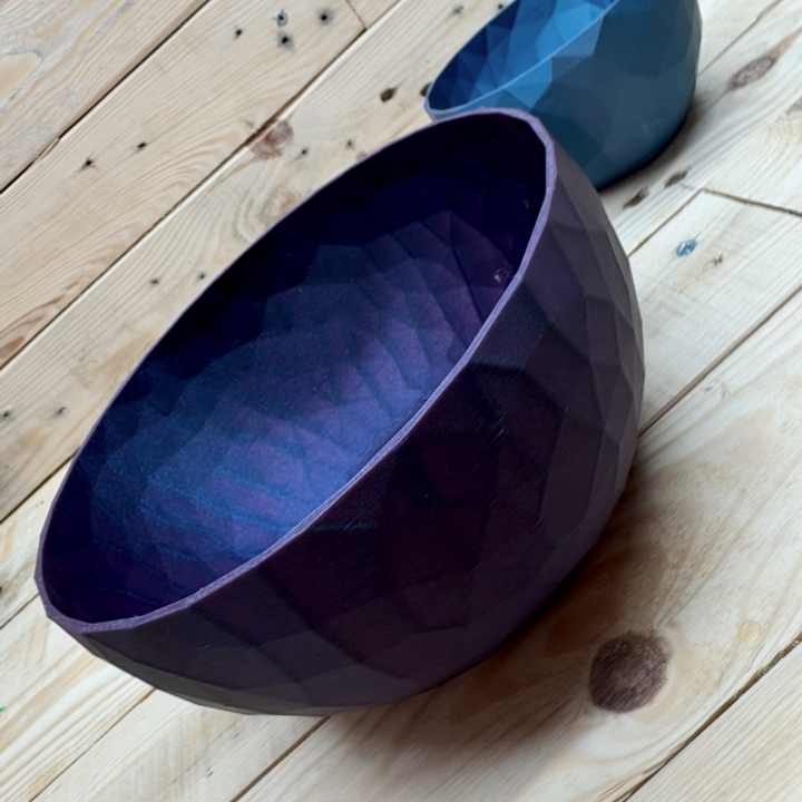 3D Printable Low Poly Bowls (2 sizes) by ENIQUE3D