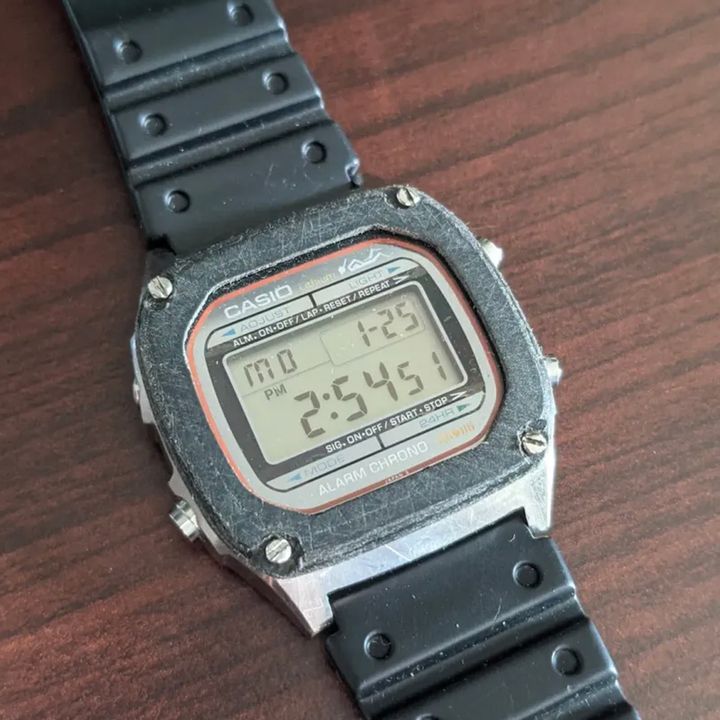 3D Printable Casio DW-1000 replacement watch bezel by Stephanie Cervi