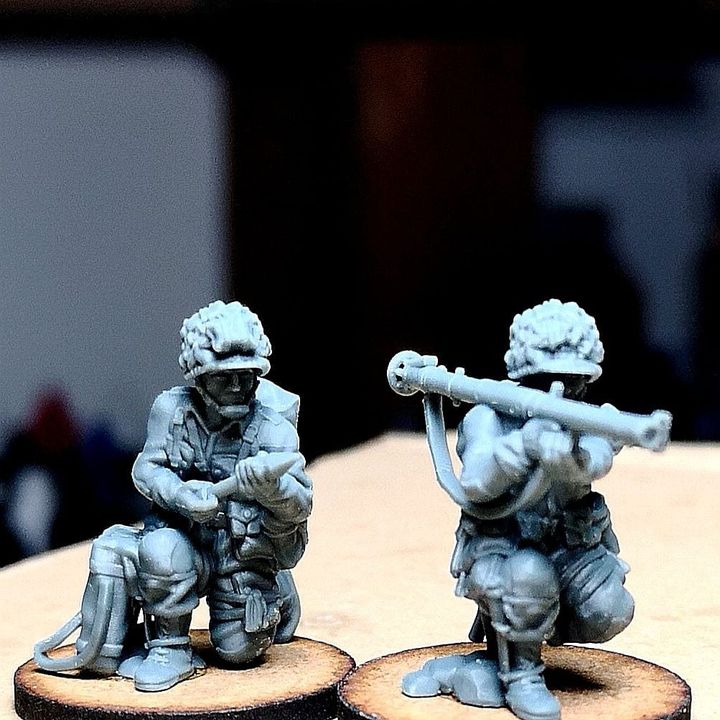 3D Printable WW2 28mm US Paratroopers bazooka firing team by Colonel Muller