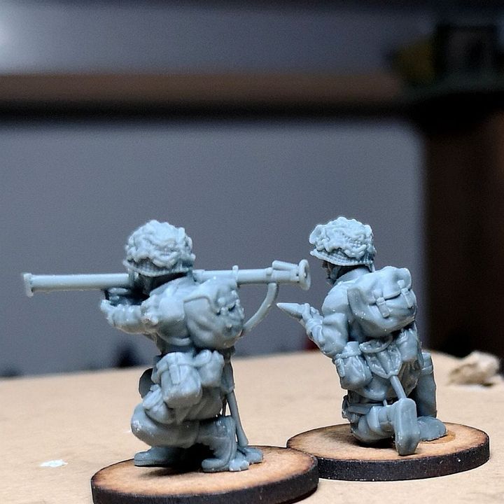 3D Printable WW2 28mm US Paratroopers bazooka firing team by Colonel Muller