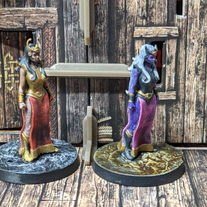 3D Printable Drow Matron / Queen Zinn by Andrew Bator