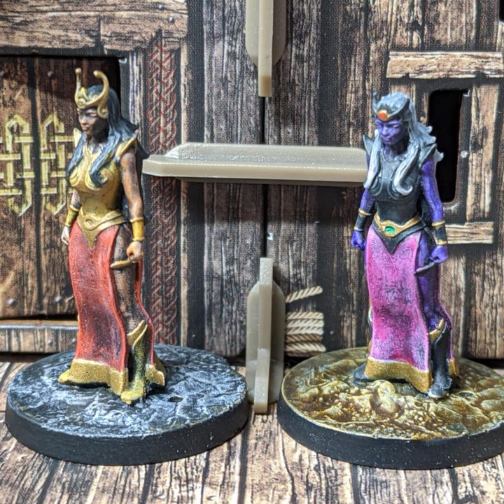 3D Printable Drow Matron / Queen Zinn by Andrew Bator