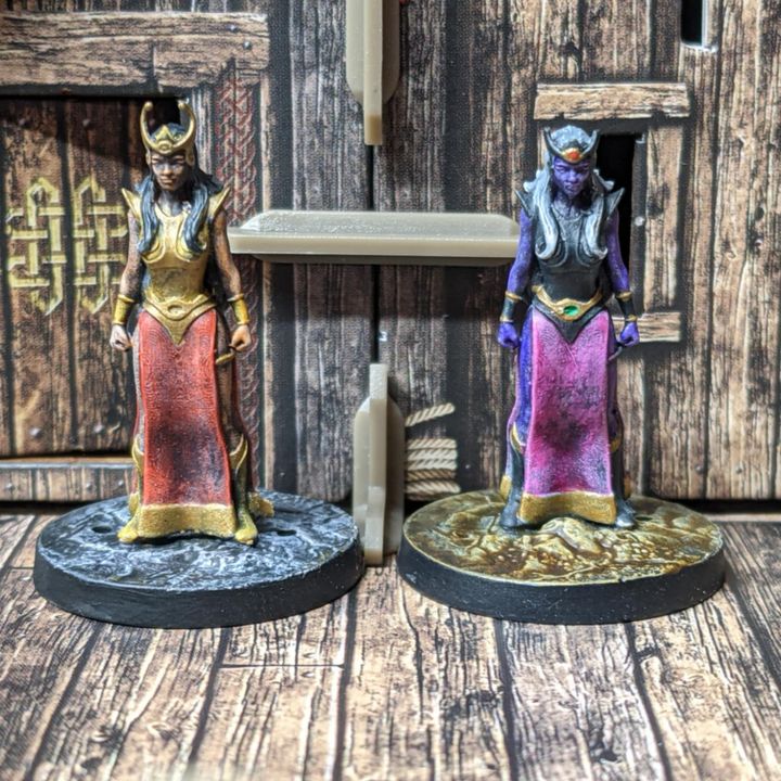 3D Printable Drow Matron / Queen Zinn by Andrew Bator