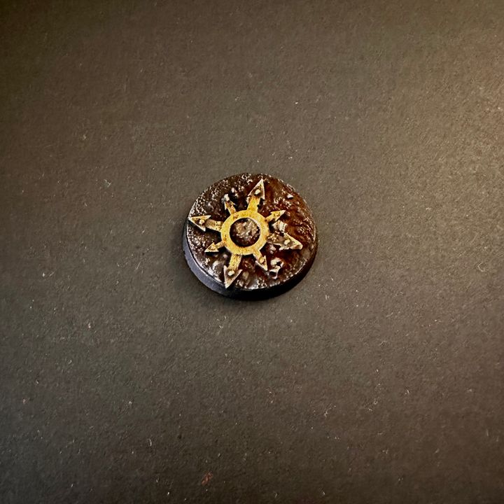 3D Printable CHAOS Bases and Toppers for your Miniatures by Warg'Name