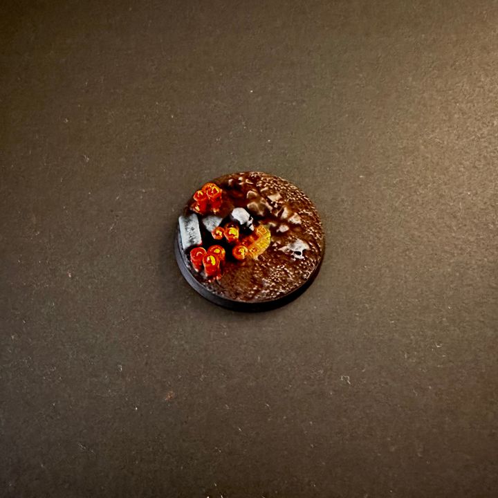 3D Printable CHAOS Bases and Toppers for your Miniatures by Warg'Name