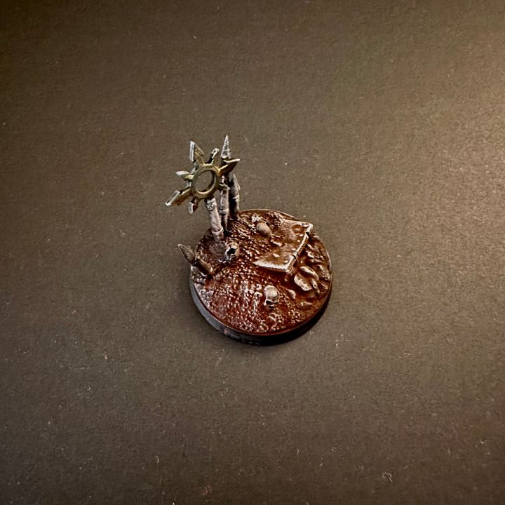 3D Printable CHAOS Bases and Toppers for your Miniatures by Warg'Name