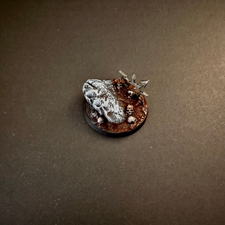 3D Printable CHAOS Bases and Toppers for your Miniatures by Warg'Name