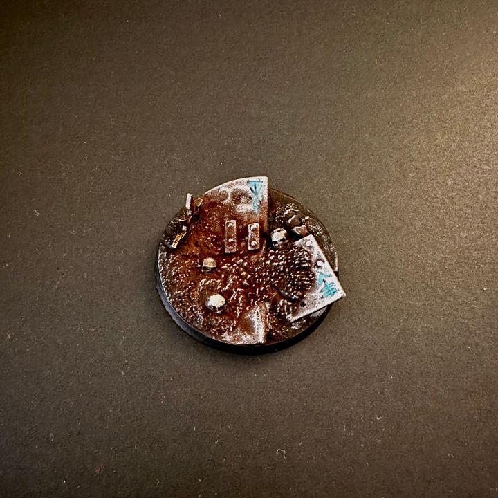 3D Printable CHAOS Bases and Toppers for your Miniatures by Warg'Name