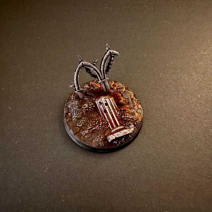 3D Printable CHAOS Bases and Toppers for your Miniatures by Warg'Name