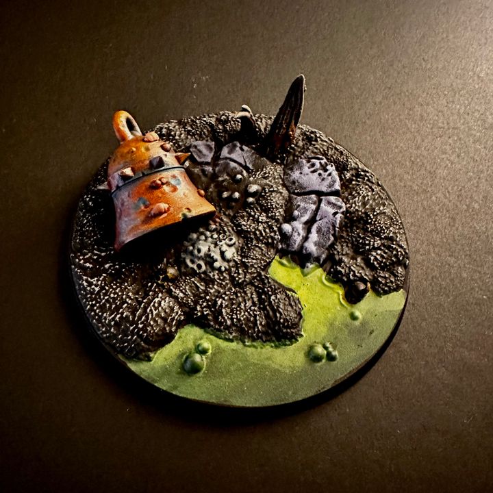 3D Printable PUTRESCENCE Bases and Toppers for your Miniatures by Warg'Name