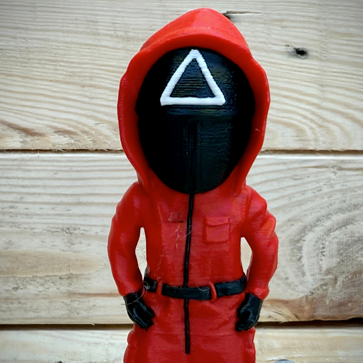 3D Printable Squid Game Soldier Figures by ENIQUE3D