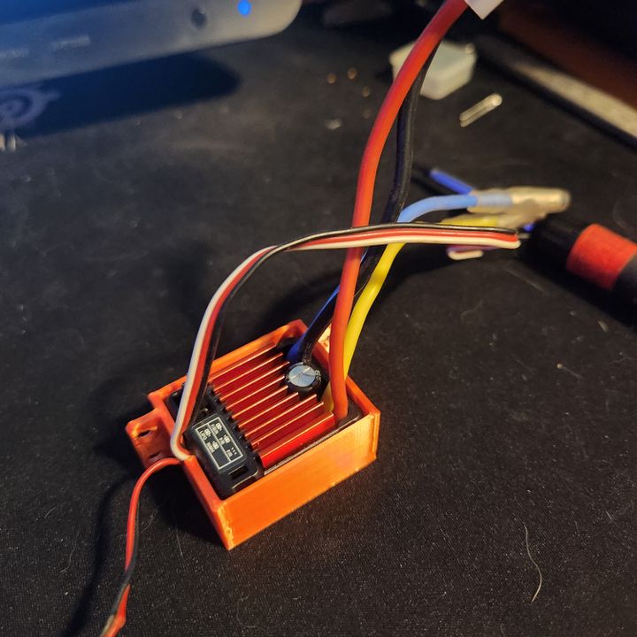 3D Printable Servo shaped ESC hider by Lukas Dolphy