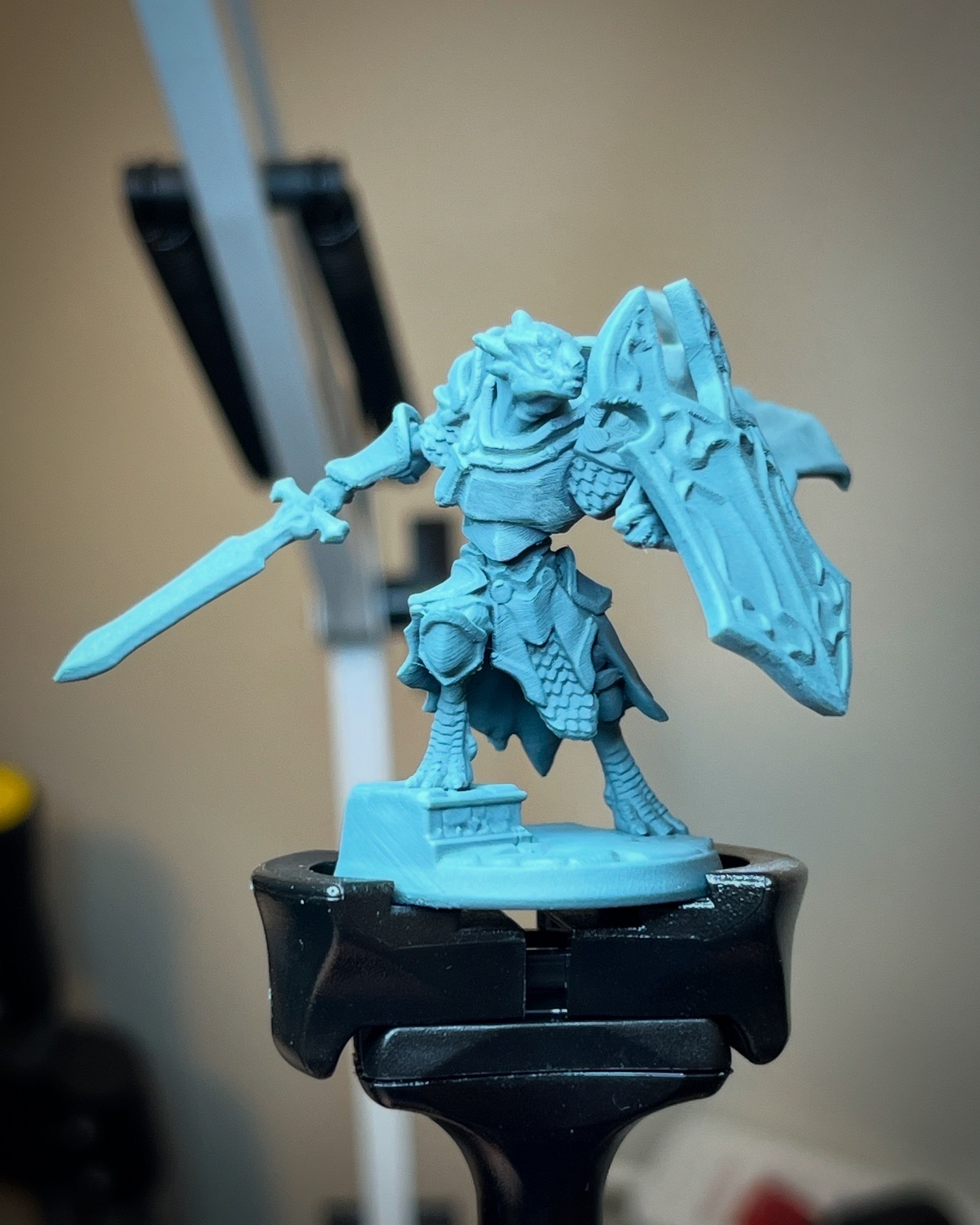 3D Printable Advanced FDM Dragon Kin Paladin Male by Arbiter Miniatures ...