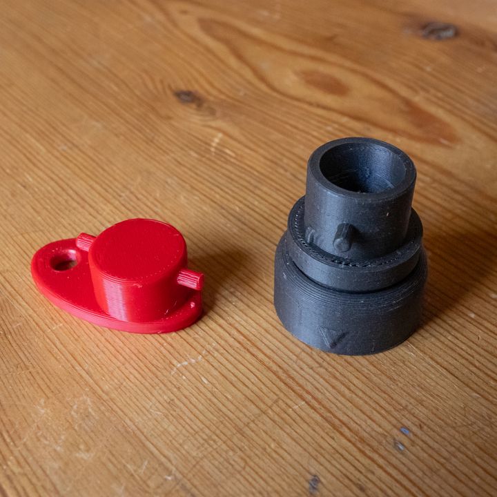 3D Printable Twist-Lock Wing/Kite Pump Adapter by Juri Munkki
