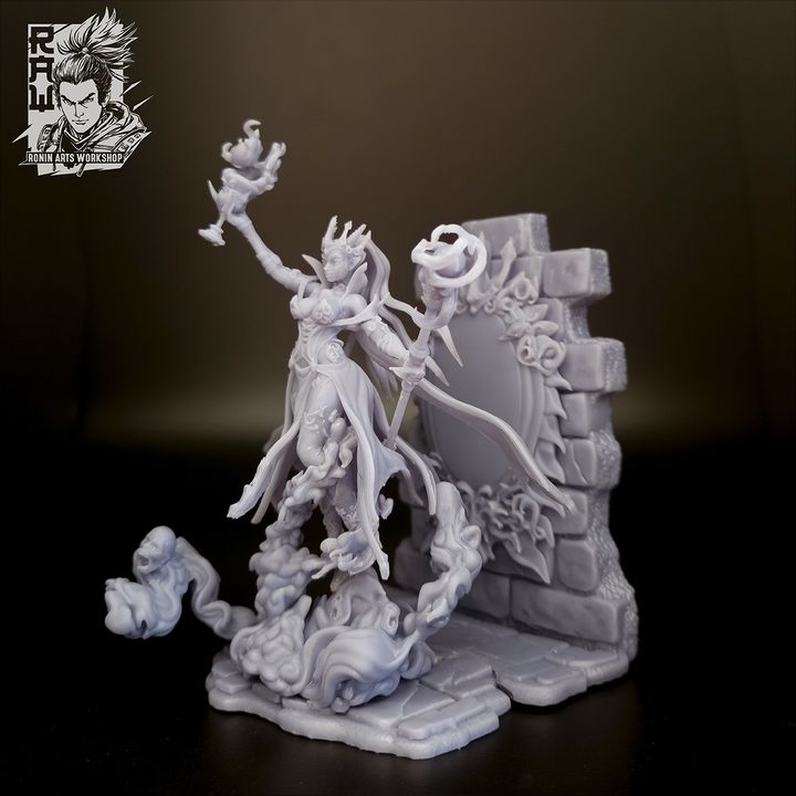 3D Printable Queen Hilda - Evil Queen From Snow White by Ronin Arts ...