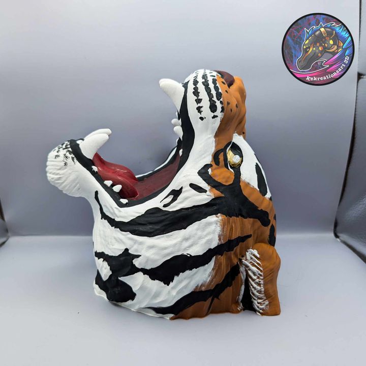 3D Printable Tiger Controller Holder by Kirsten M