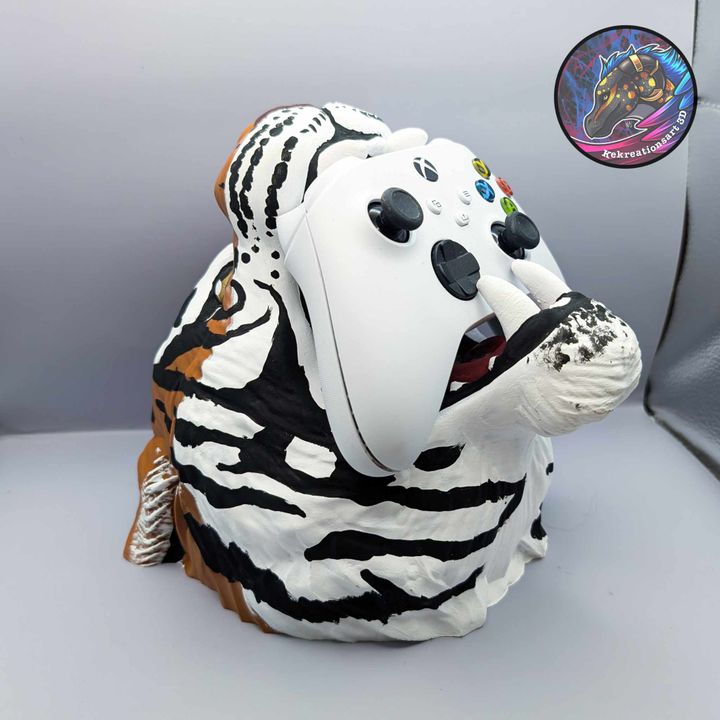 3D Printable Tiger Controller Holder by Kirsten M