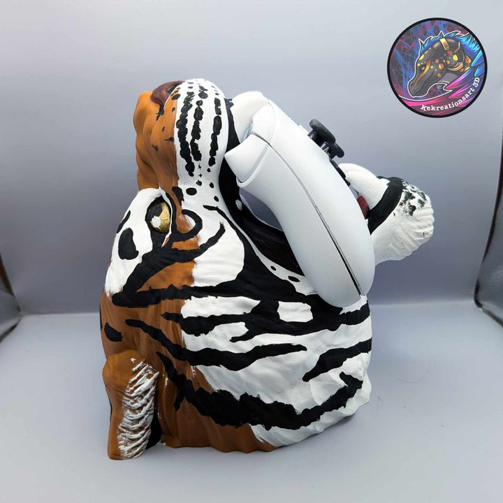 3D Printable Tiger Controller Holder by Kirsten M