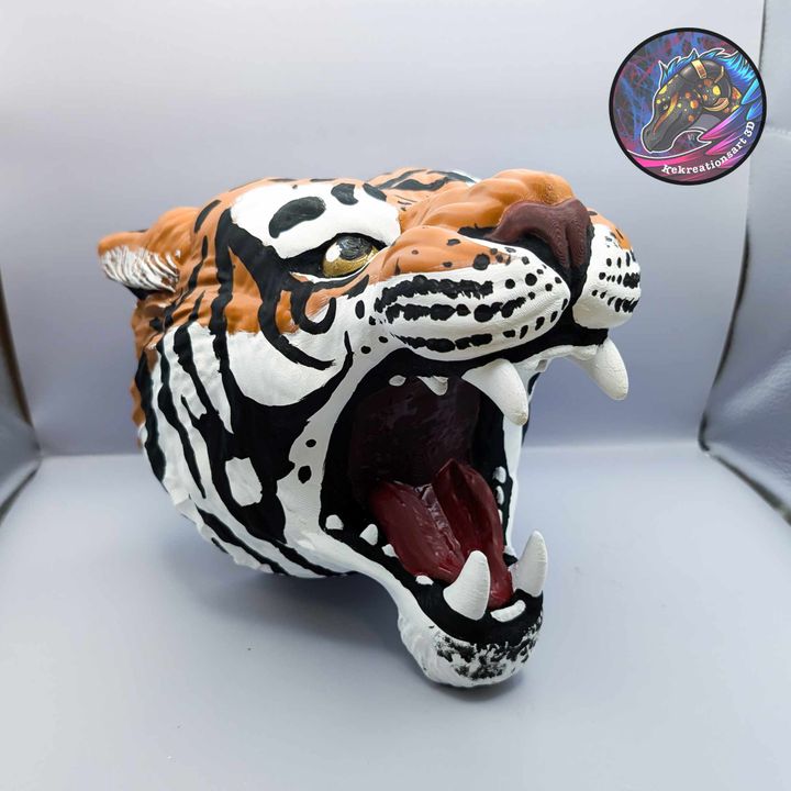 3D Printable Tiger Controller Holder by Kirsten M