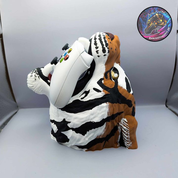 3D Printable Tiger Controller Holder by Kirsten M