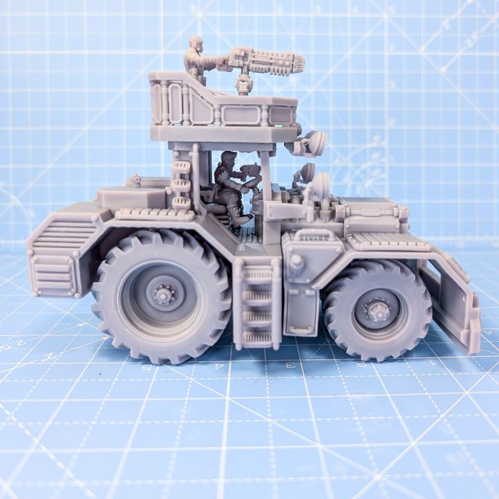 3D Printable War Tractor by Print Minis