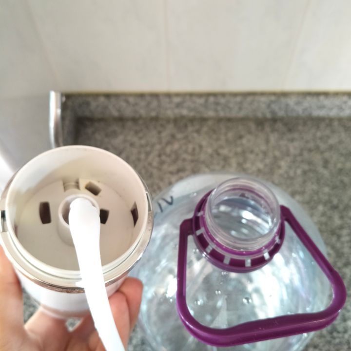 3D Printable Water jug adapter for electric pump by Componentes Carvalho