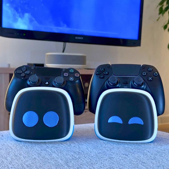 3D Printable ASTRO BOT HOLDER CONTROLLER - BY COLORS by Aslan