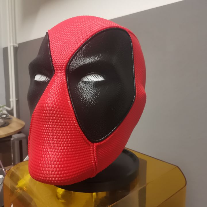 3D Printable Adjustable helmet stand by BT3D&DeusCat