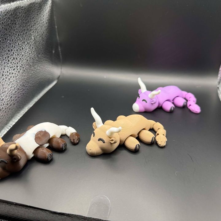 3D Printable Cute Tiny Articulated Longhorn by Shawn Pena