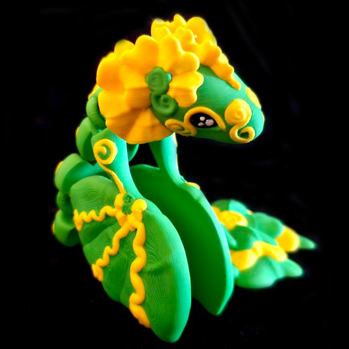3D Printable Shamrock Linked Dragon (Personal Use) by Sassiecat3d