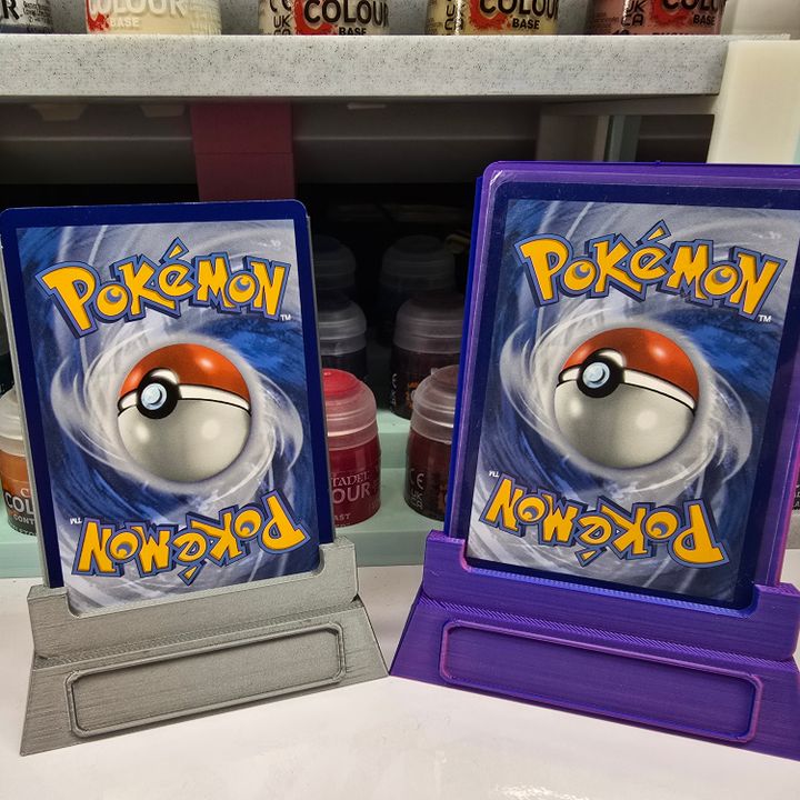 3D Printable Trading Card Stands by Fillifuu