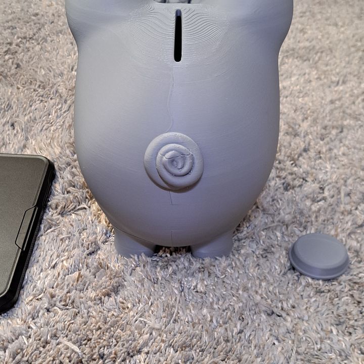 3D Printable Classic Piggy Bank by Devon