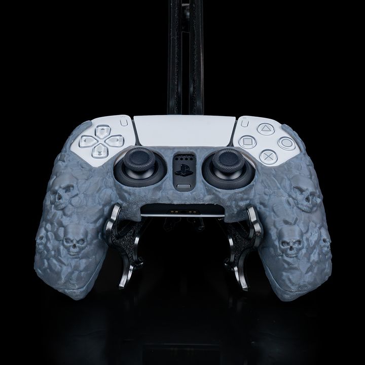 3D Printable Skulls Controller Cover by Stlflix