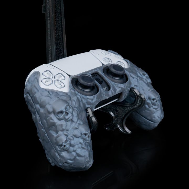 3D Printable Skulls Controller Cover by Stlflix