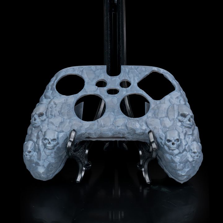 3D Printable Skulls Controller Cover by Stlflix