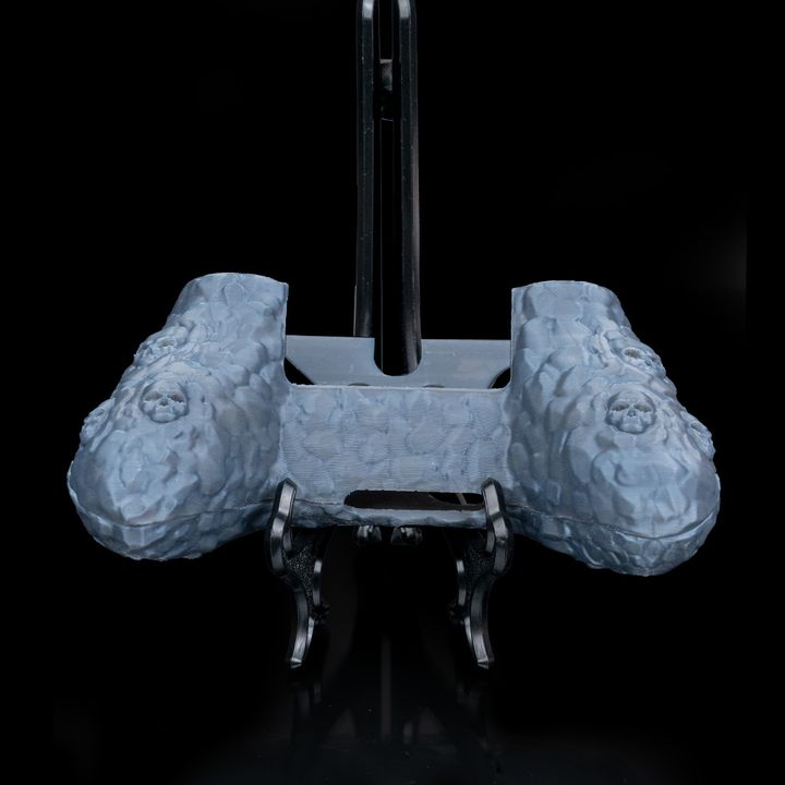 3D Printable Skulls Controller Cover by Stlflix