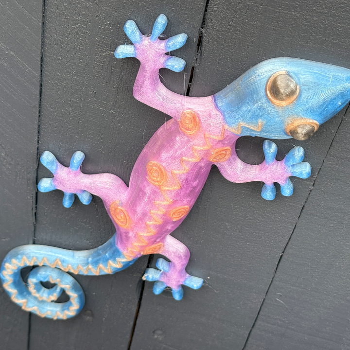 3D Printable Wall Mounted Lizard, Design 2 by ENIQUE3D