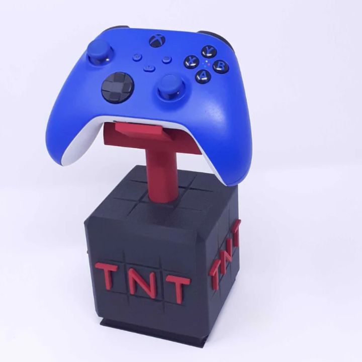 3D Printable TNT controller stand and battery organizer by Mazetropolis