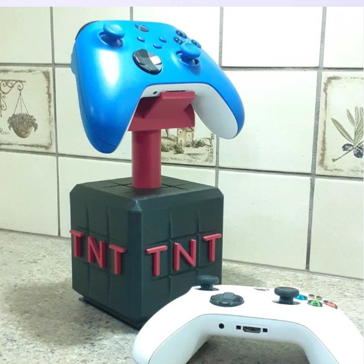 3D Printable TNT controller stand and battery organizer by Mazetropolis