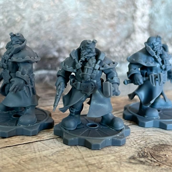 3D Printable Dwarf Artificer by Level Set Studio
