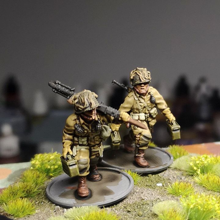 3D Printable WW2 28mm US AIRBORNE LMG TEAM MOVING 2 by Colonel Muller