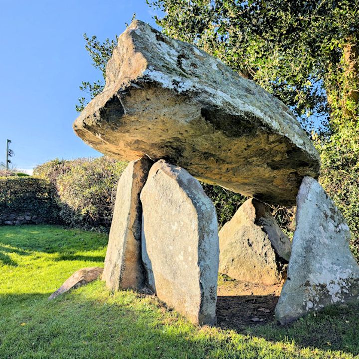 3D Printable Carreg Coetan Arthur neolithic burial chamber by Andrew Thomas
