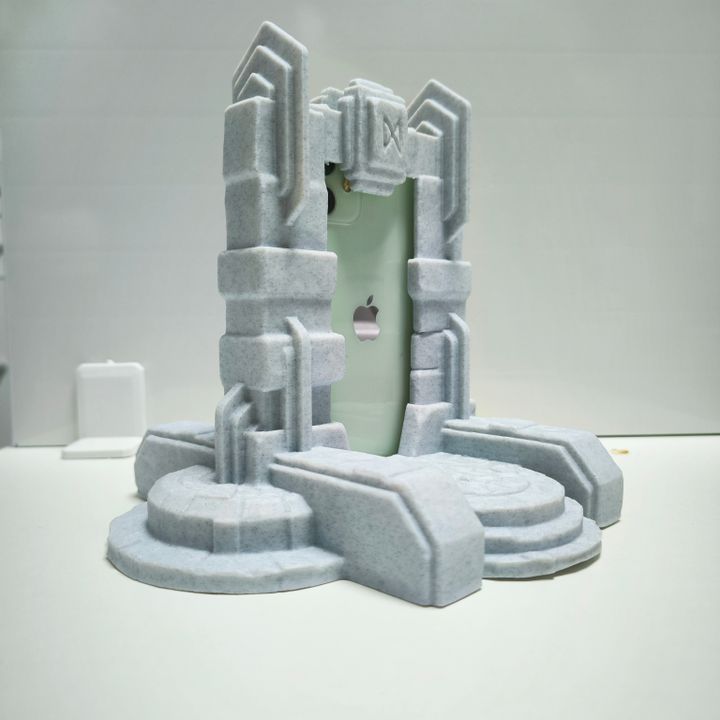 3D Printable Archway Portal Phone Holder by Studio Tridimen