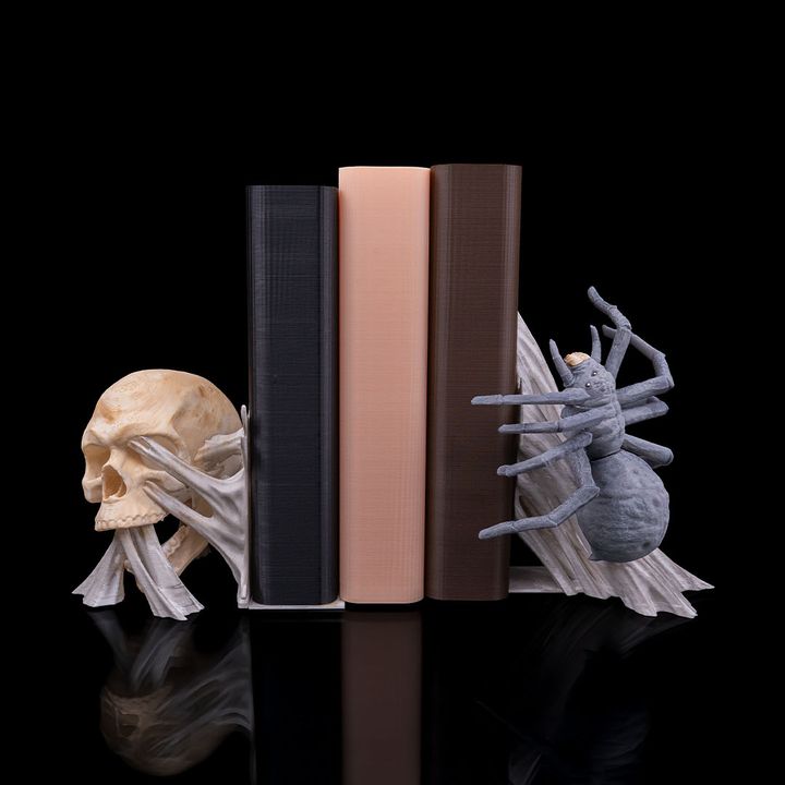 3D Printable Thread of Horror Bookend by Stlflix